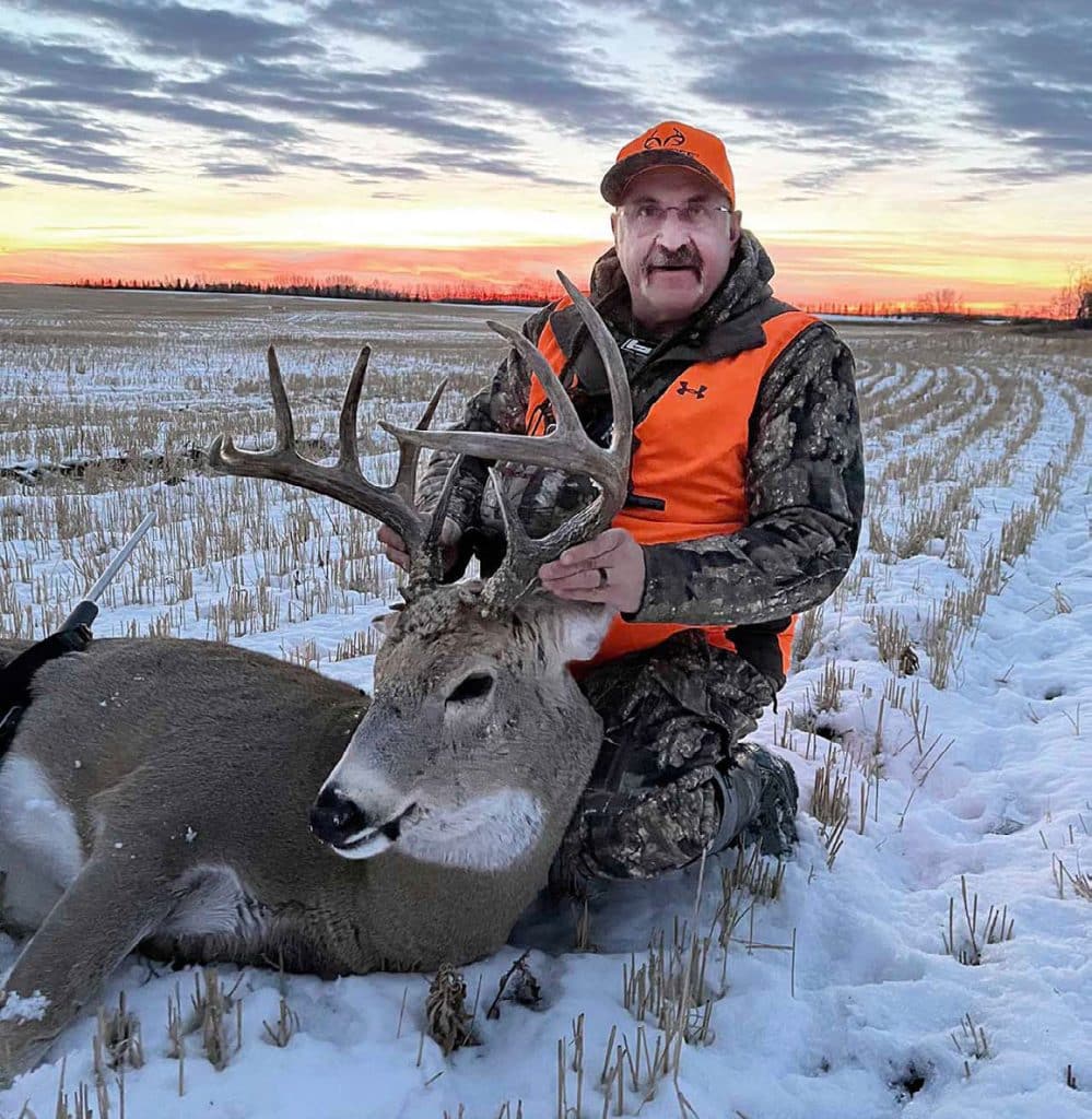 Hunting Prairie Bucks - North American Deer Hunter